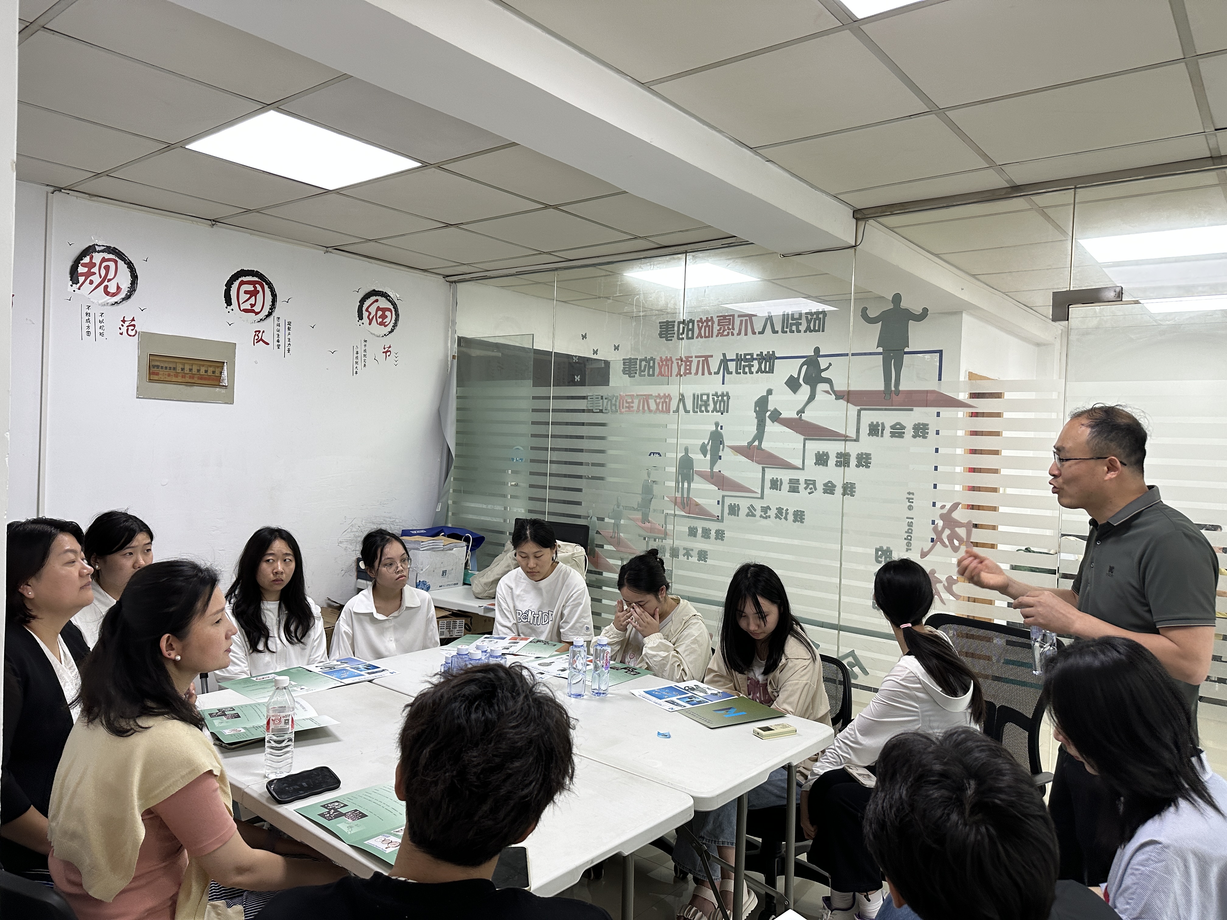 管理学院走访校友企业深化校企合作